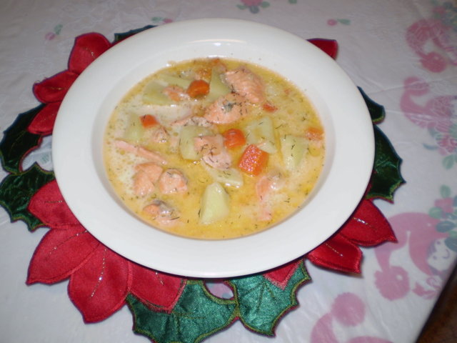 Lohikeitto lipstikalla - Resepti