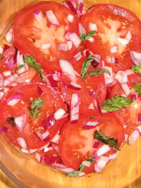 Tomaatti - Punasipuli - Resepti