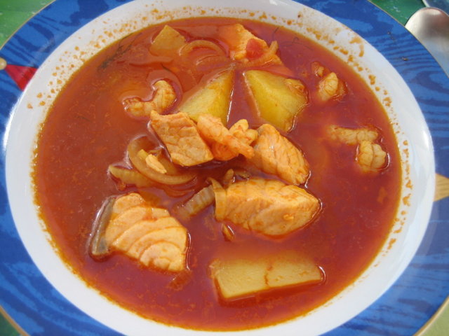 Välimerellinen kalakeitto - Resepti