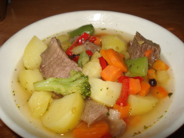 Värikäs lihakeitto - Resepti