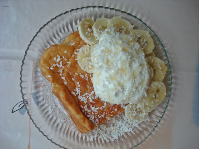 Hunaja-kookospannukakkua banaanin ja jogurtin kera - Resepti