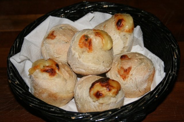 Juusto-yrttisämpylät - Resepti