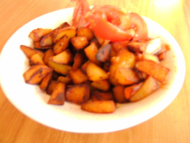 Lohkoperunat pannulla - Resepti