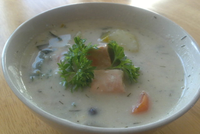 Kermainen Lohikeitto - Resepti