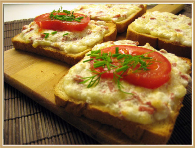 Lämpimät juusto-voileivät - Resepti