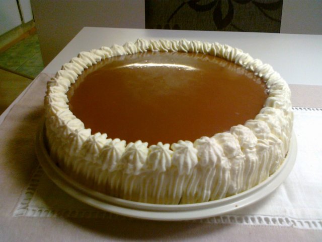 Kinuski-puolukkakakku - Resepti