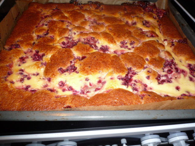 Helppo marjapiirakka ("sekoitettava") - Resepti