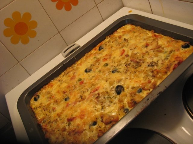 Tonnikala-ananas-oliivi-herkkusieni-sipuli-tomaatti-makaroni ...