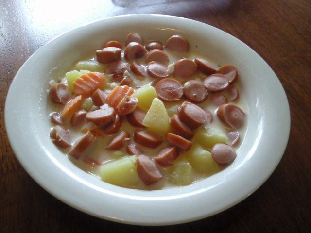 Kermainen nakkikeitto - Resepti