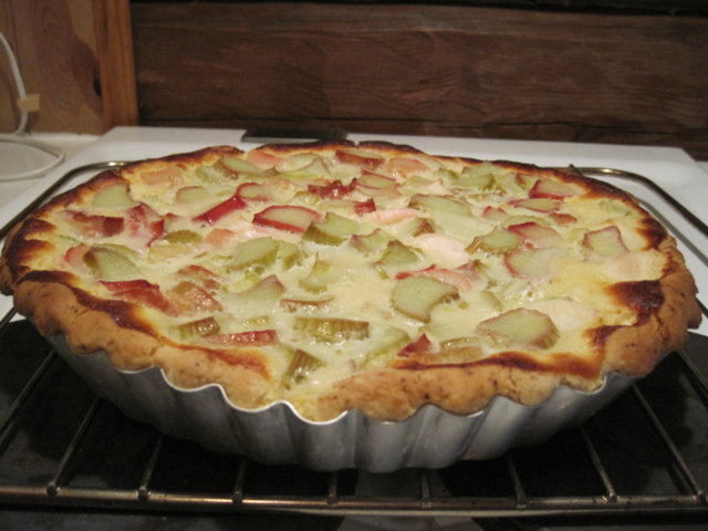 Raparperi-rahkapiirakka - Resepti