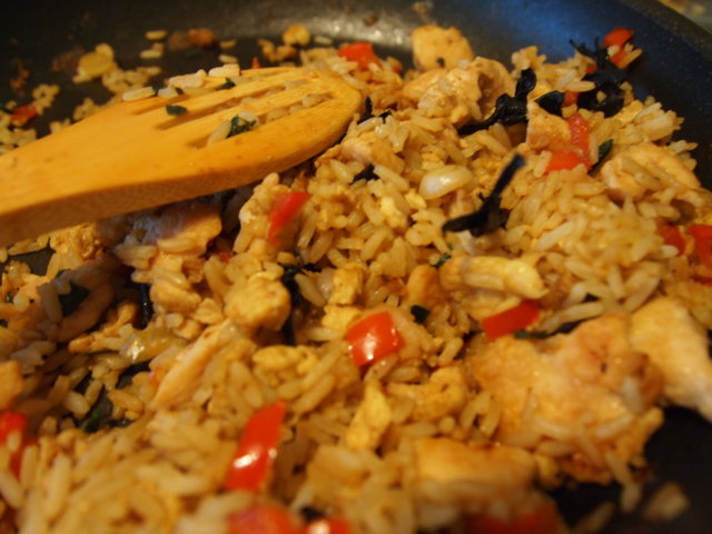 Kanaa ja paistettua riisiä - Resepti