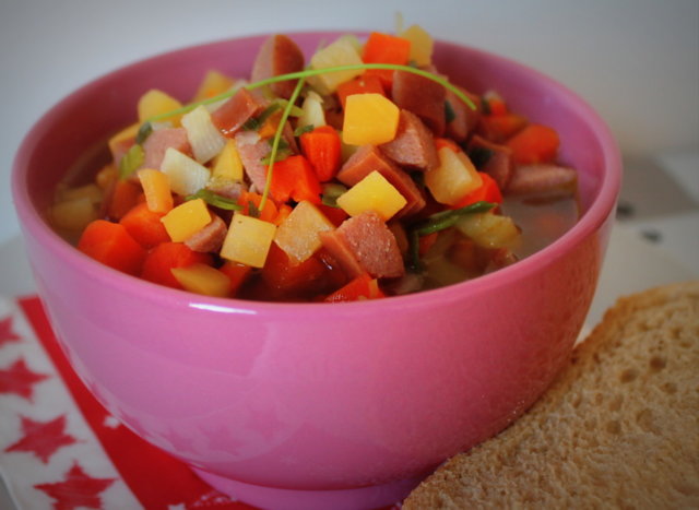 Nopea nakkisoppa - Resepti