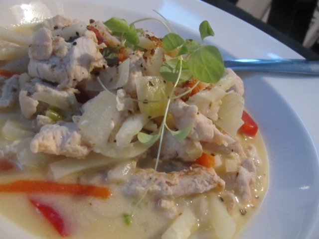 Kookos-kanakeitto - Resepti