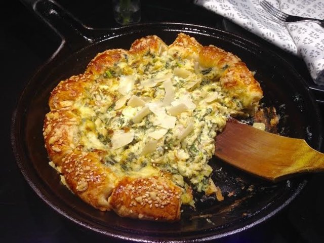 Pinaatti-artisokka-juusto Croissantpannu - Resepti | Kotikokki.net