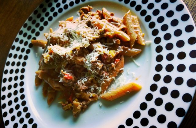 Tomaattinen jauheliha-pastakastike - Resepti