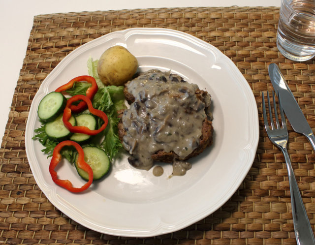 Lihamureke sienikastikkeella - Resepti