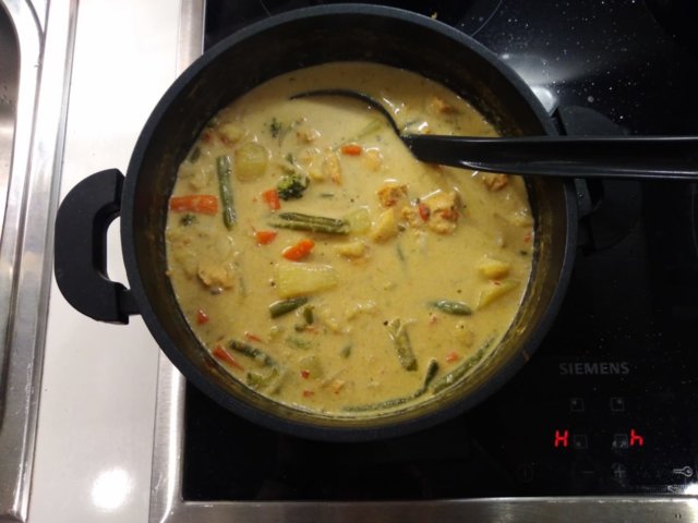 Lämpimän tulinen kanakeitto - Resepti