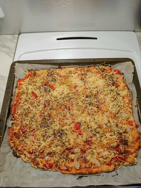 Kinkku-Meetwursti Pizza - Resepti