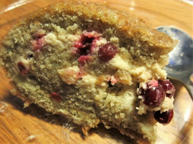 Puolukka-kinuskikääretorttu - Resepti