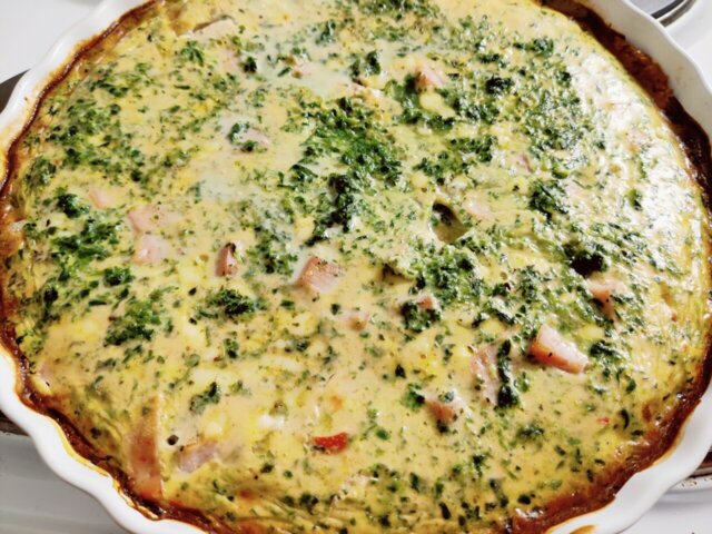 Kinkku-pinaattipiirakka sinihomejuustolla - Resepti