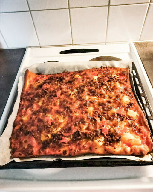 Jauheliha-Kinkku Pizza - Resepti