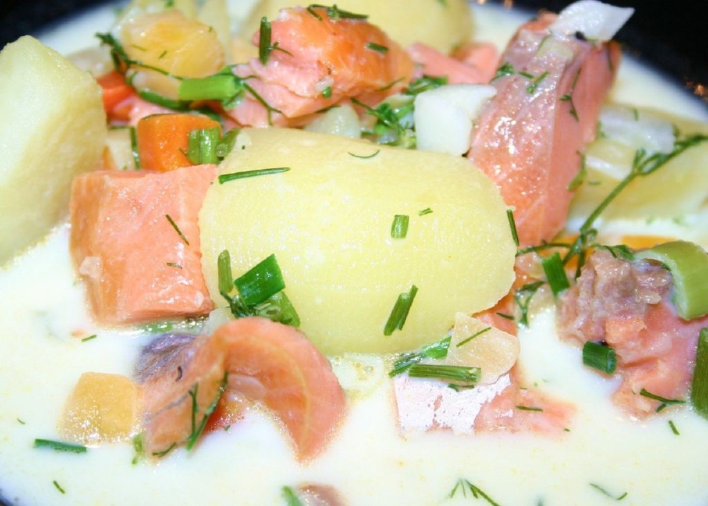 Kylmäsavu-lohikeitto - Resepti