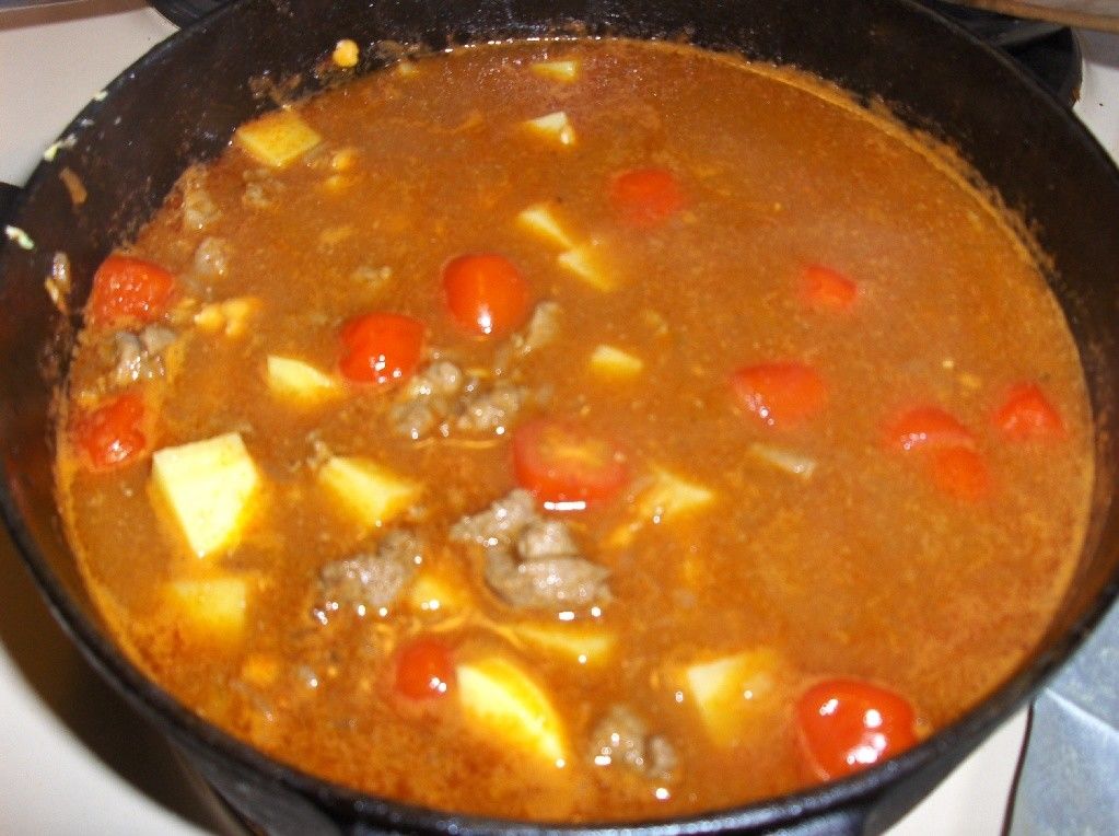 Gulyas leves eli gulassikeitto - Resepti