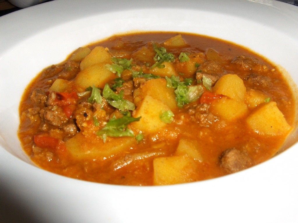 Gulyas leves eli gulassikeitto - Resepti