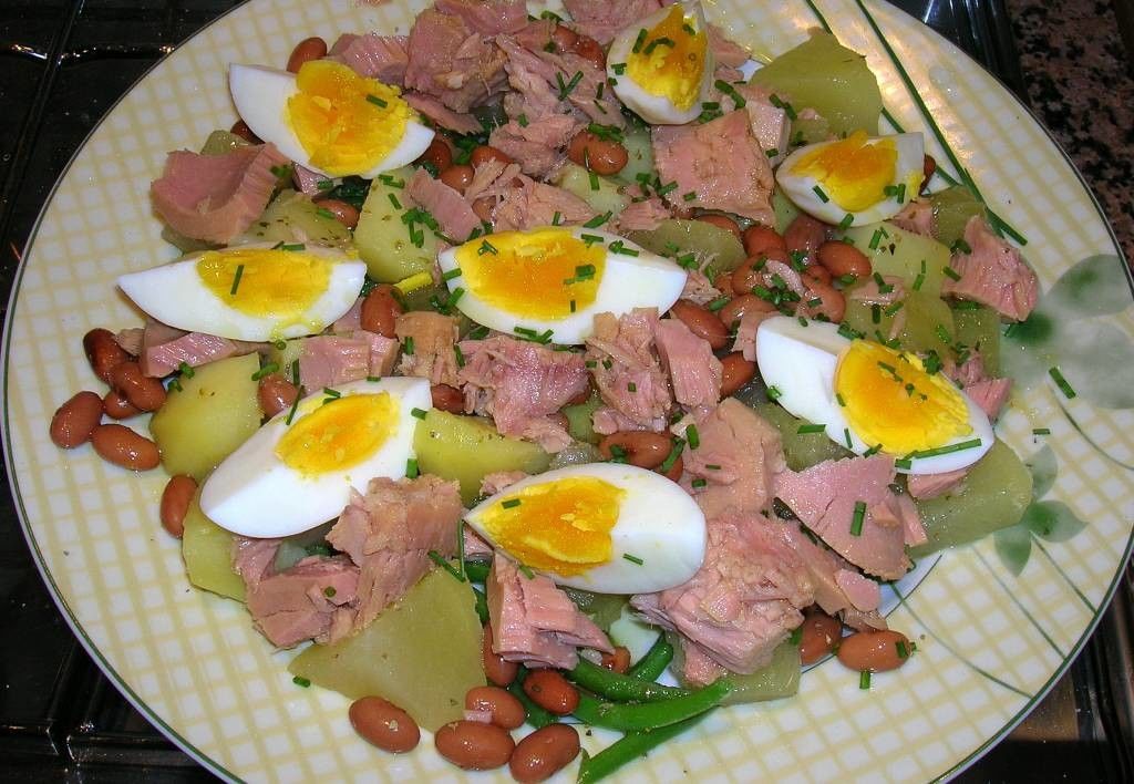 Täyteläinen salaatti - Resepti