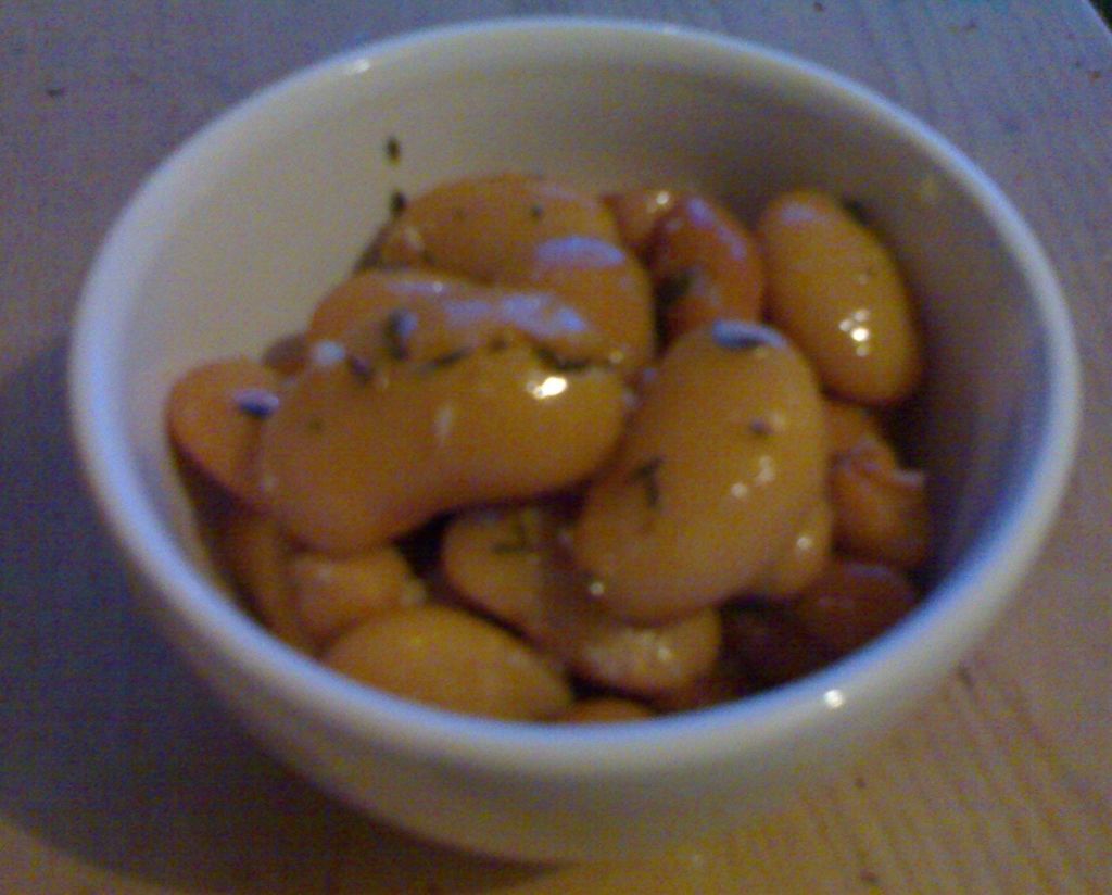 Hunaja-valkosipuli pavut - Resepti