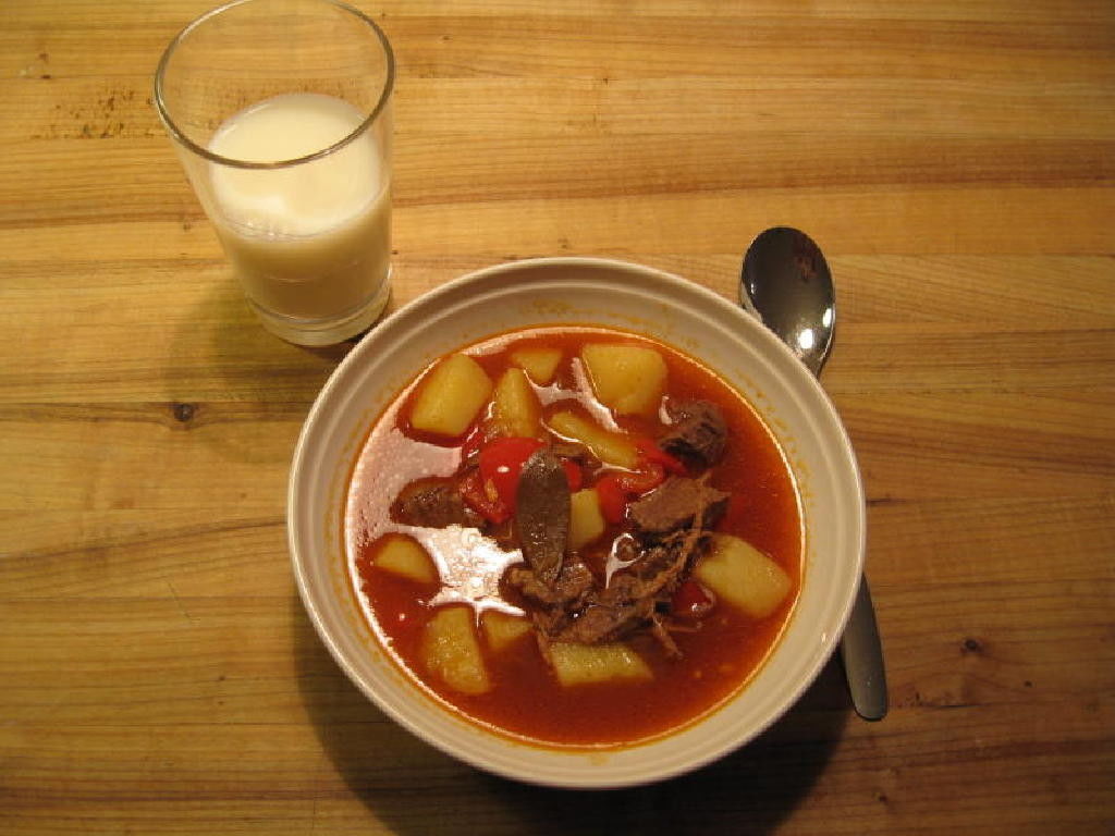 hirvi-gulassikeitto - Resepti