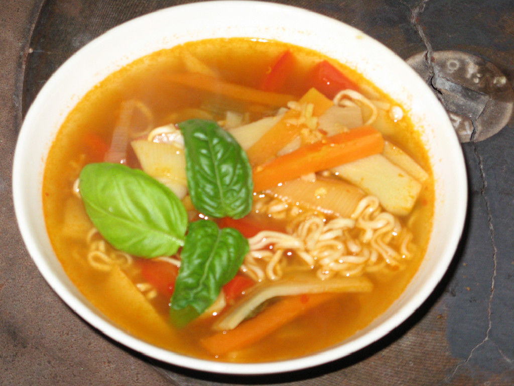 Thai-keitto kasviksista - Resepti