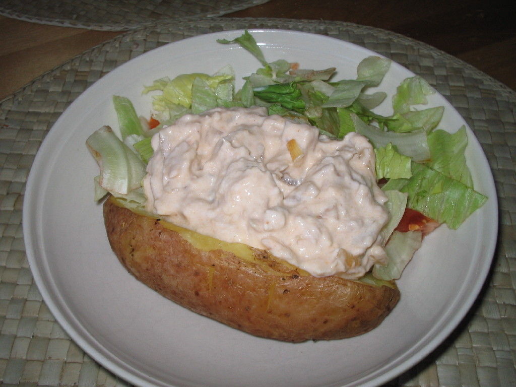 Uuniperunat täytteellä - Resepti