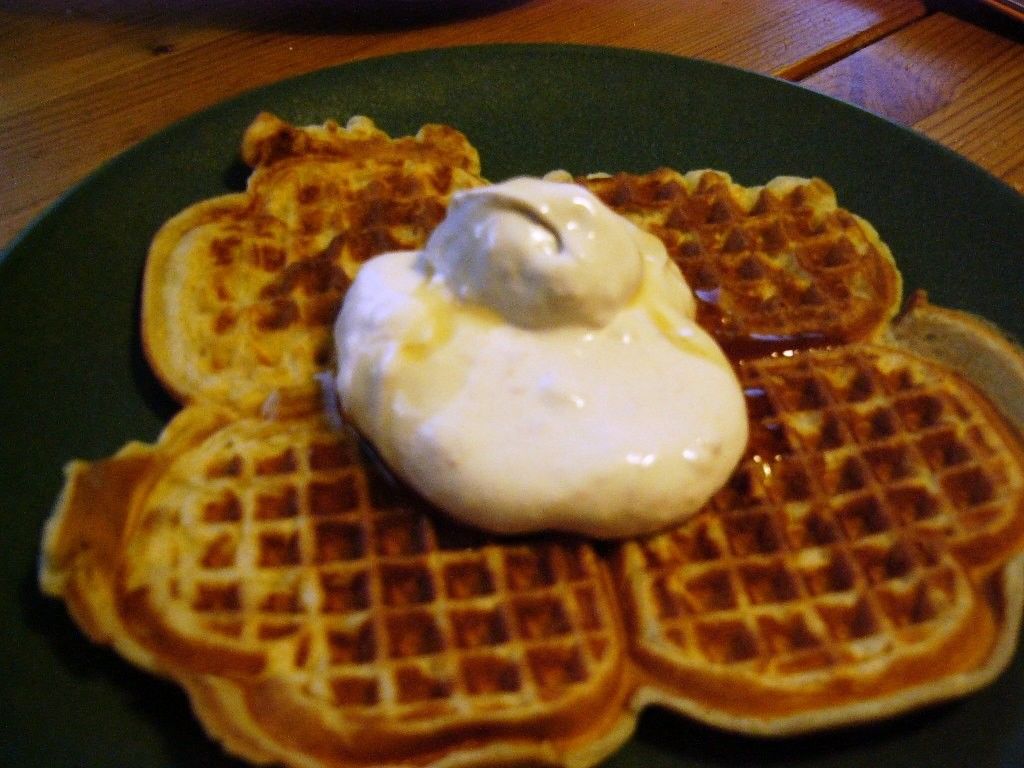 Vohvelit mascarpone-mansikkavaahdon kanssa - Resepti