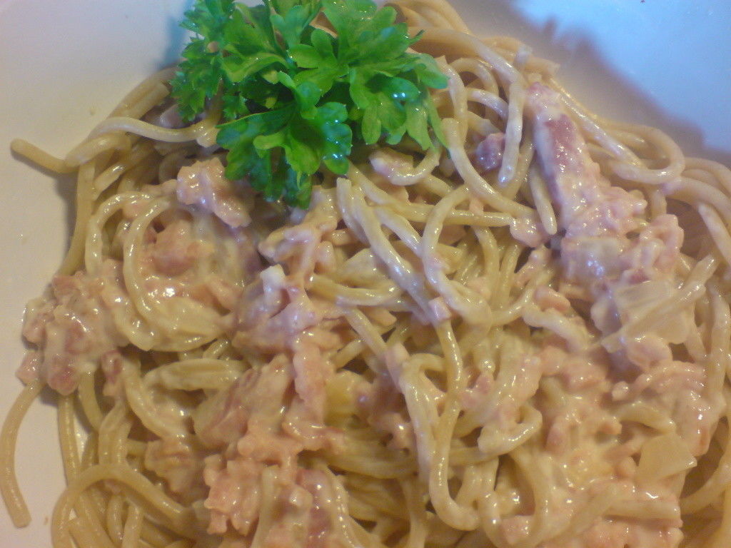 Kinkku-pekonikastike (nopea) - Resepti