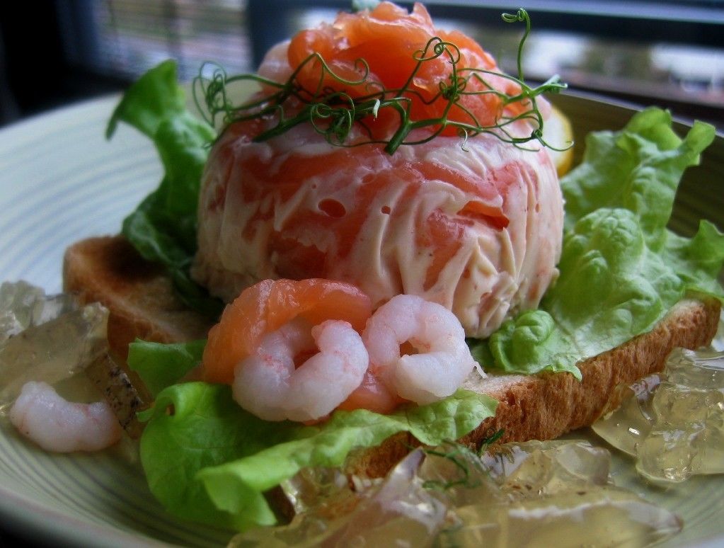 Lohimousse valkoviinihyytelön kanssa - Resepti