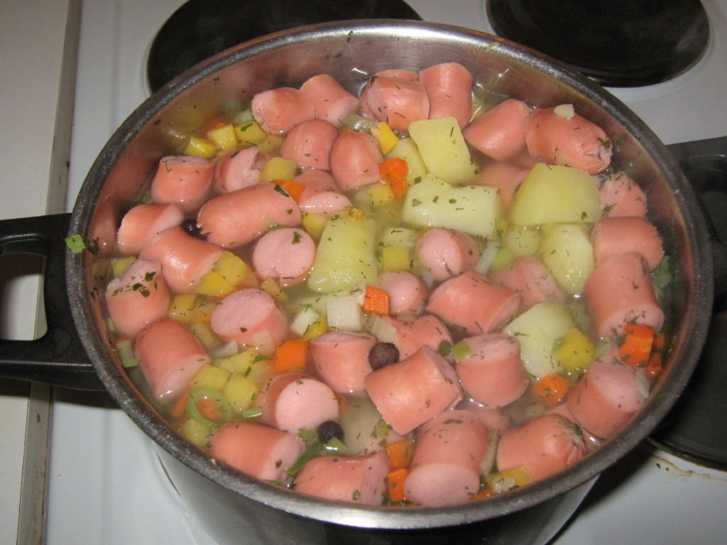 talvinen- nakkikeitto - Resepti