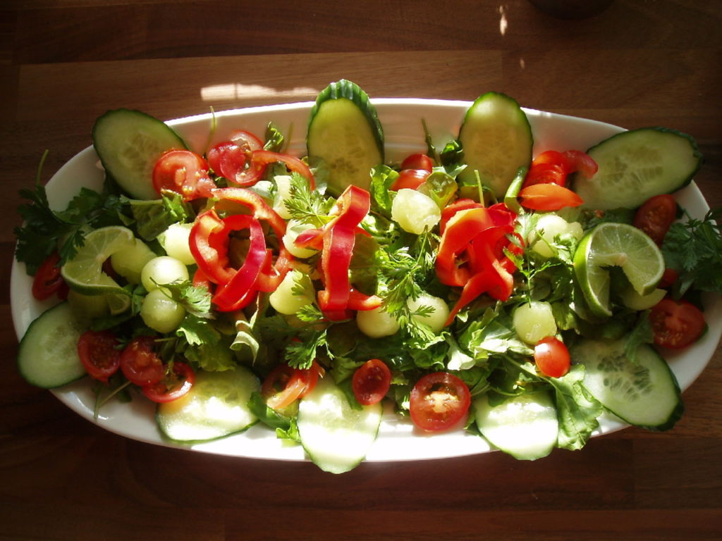 Kesäinen salaatti - Resepti
