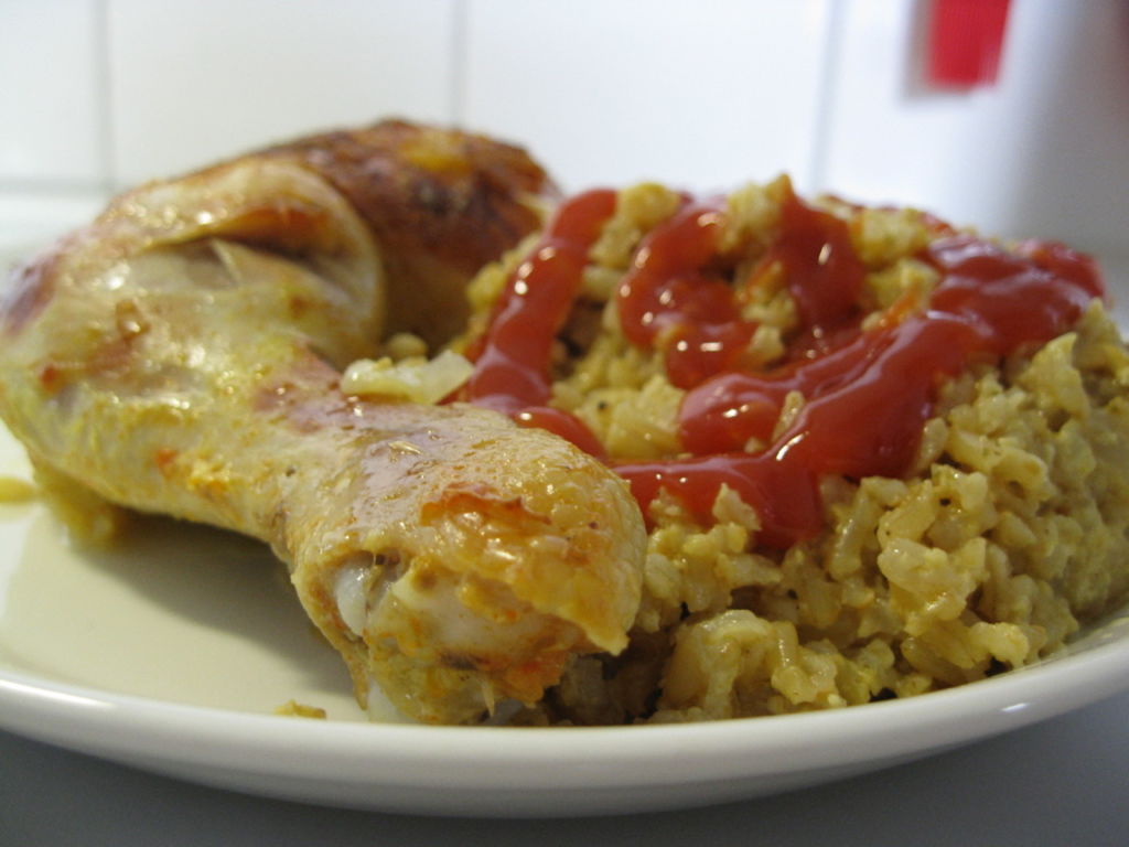 Kana ja riisi -herkku uunissa - Resepti