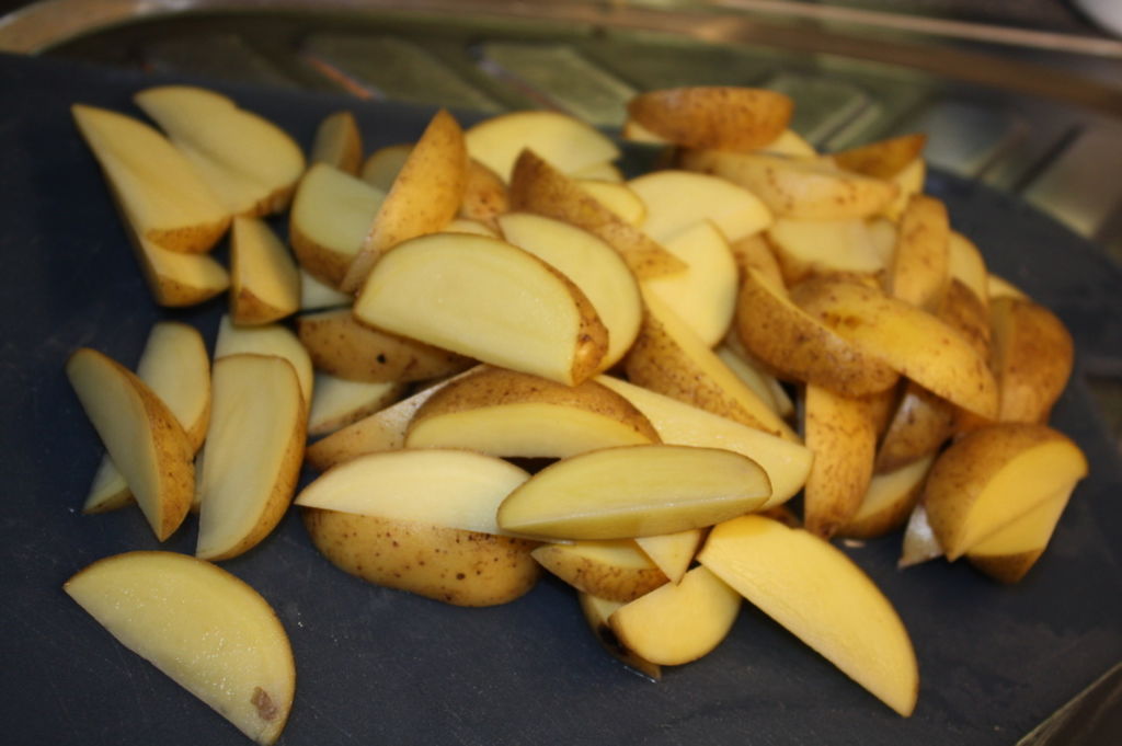 Mausteiset lohkoperunat - Resepti