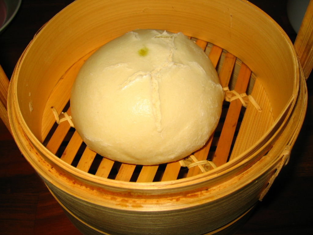 Höyrytetyt sämpylät porsastäytteellä- Mantout - Resepti