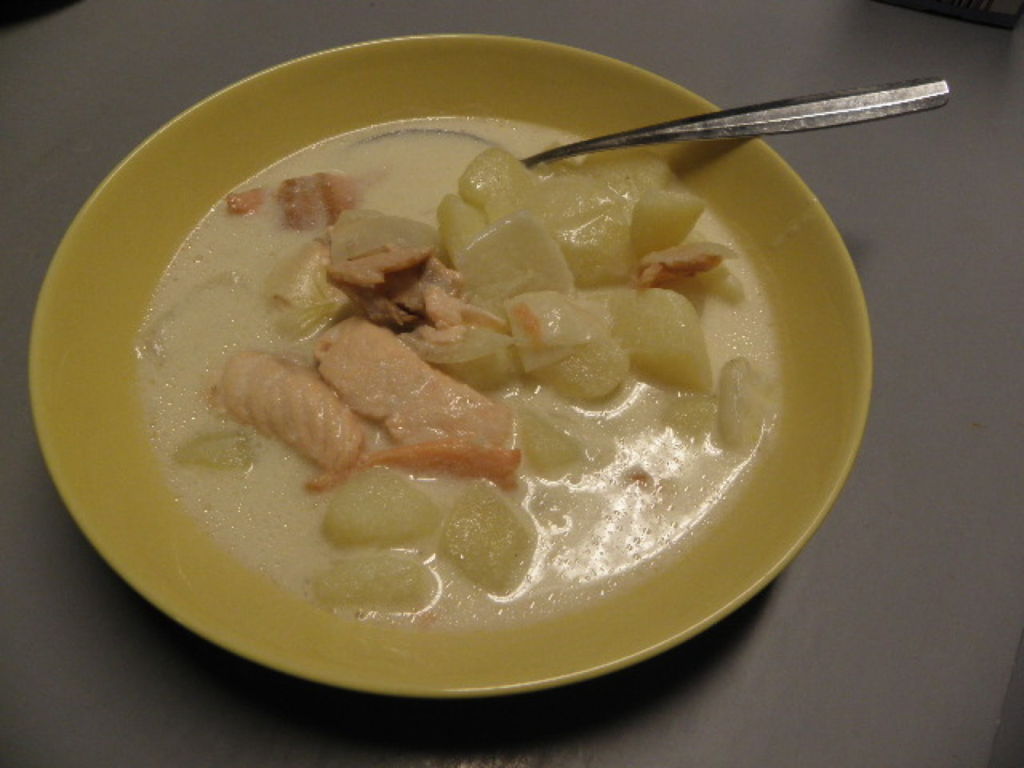 Juustoinen lohikeitto - Resepti