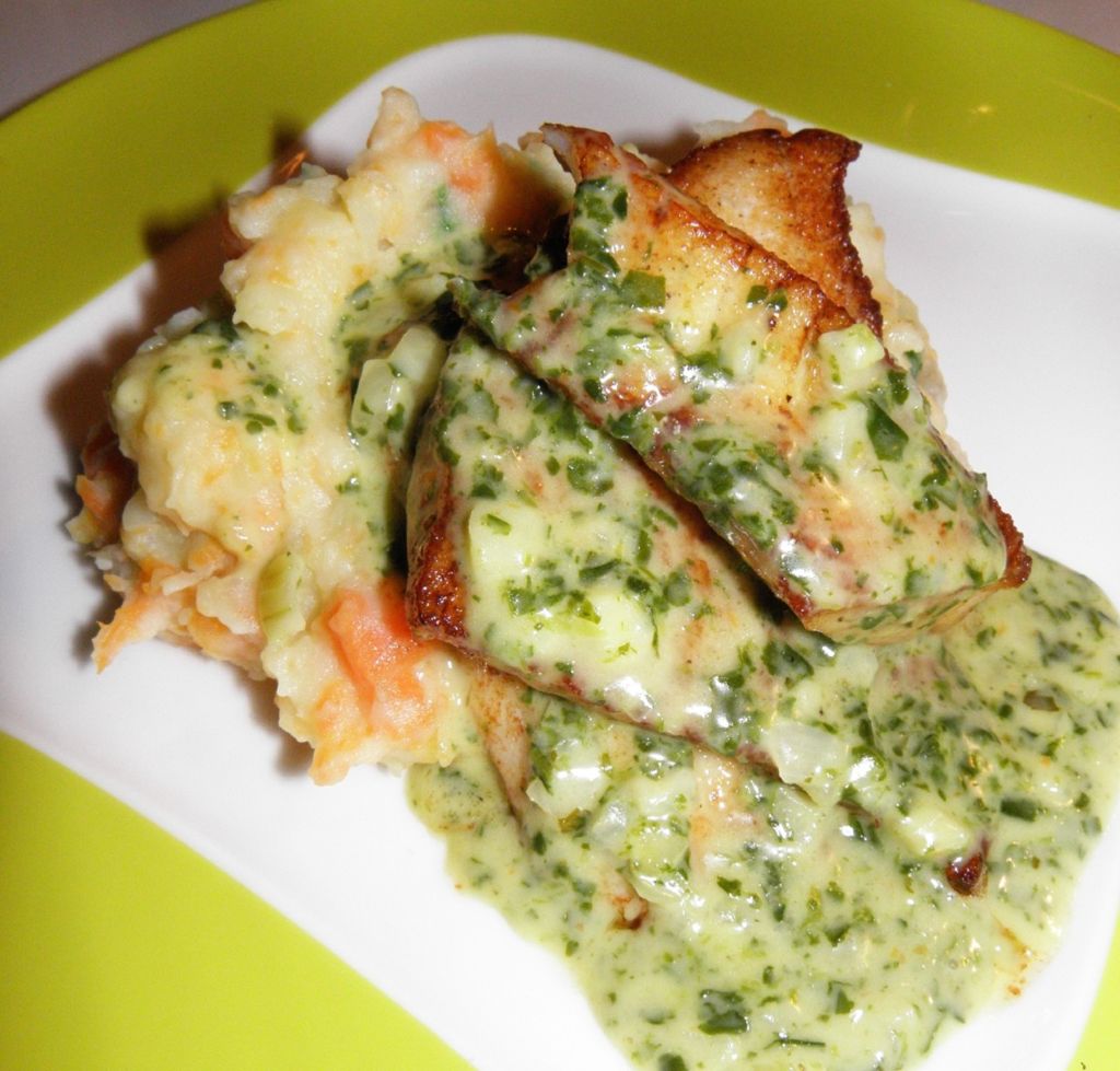 Kuhaa pinaattikastikkeen ja porkkana-perunapyreen kera - Resepti