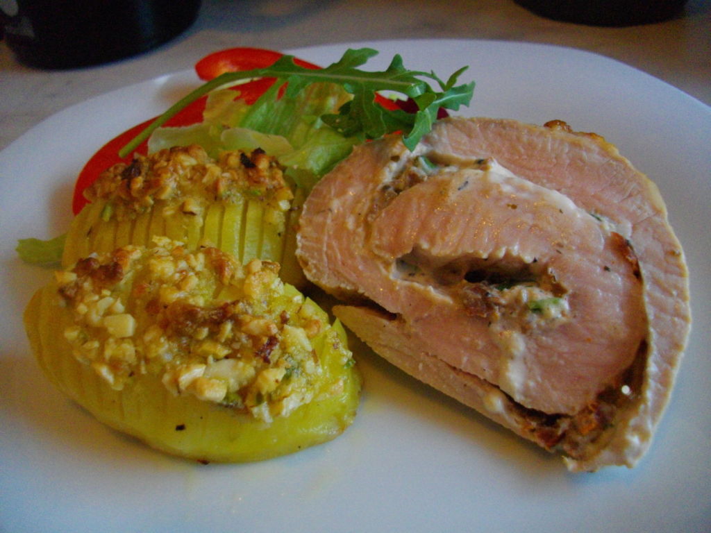 Täytetty Possun ulkofile ja Pähkinäiset perunat - Resepti