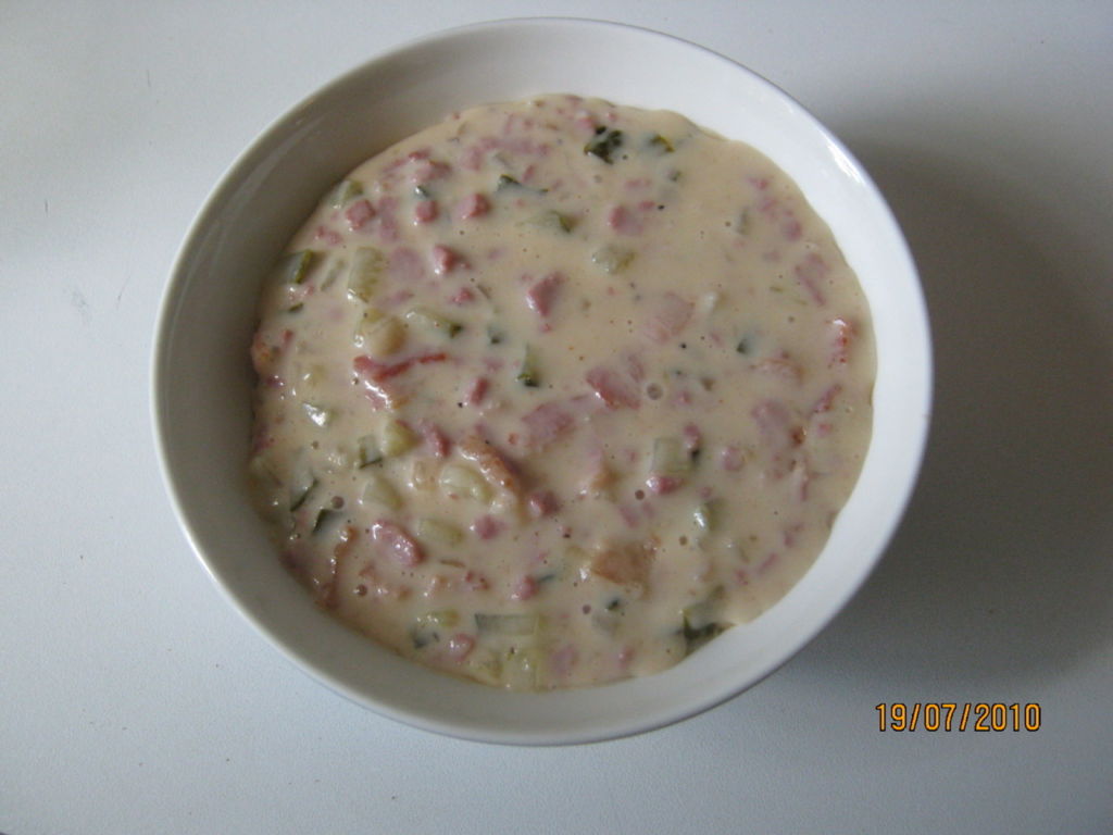 kinkku-pekonikastike - Resepti