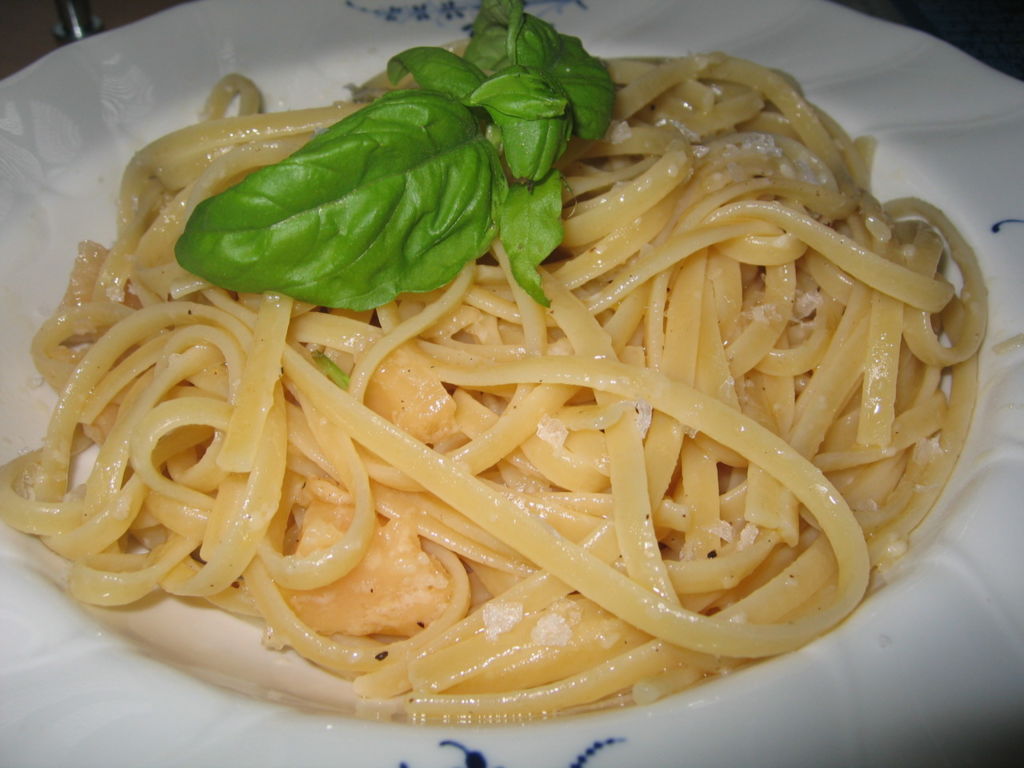 Pasta Alfredo eli pasta al burro - Resepti