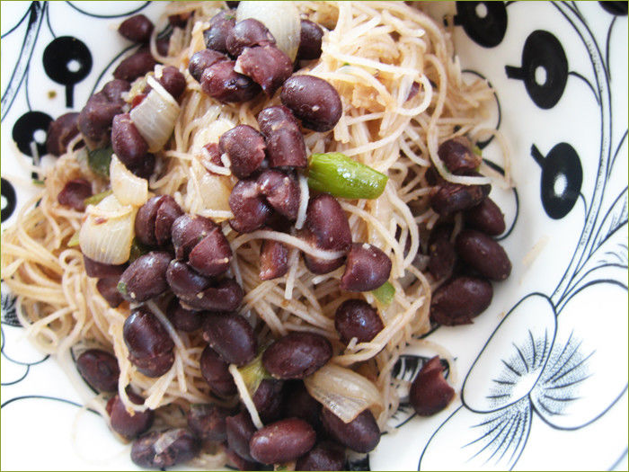 Mustapapu-riisinuudeli - Resepti