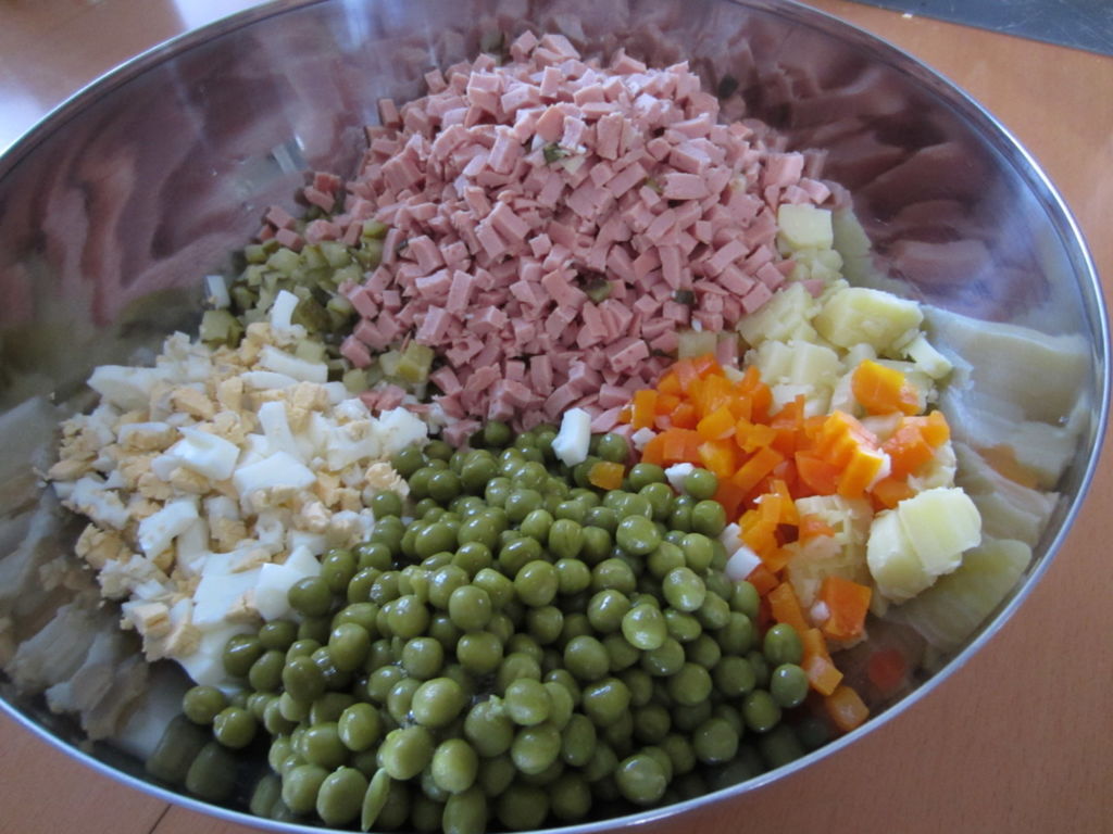 Salaatti "Olivje" by USSR - Resepti