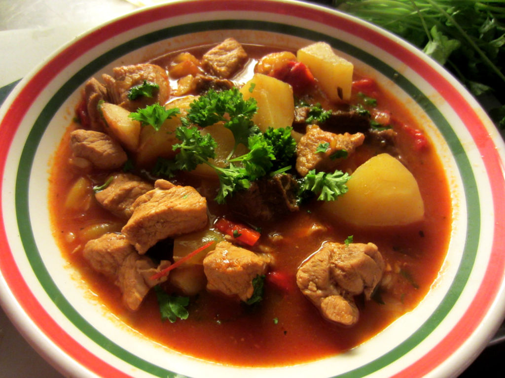 Unkarilainen keitto - Resepti