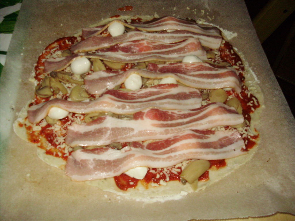 PekoniMozzarellaPizza - Resepti
